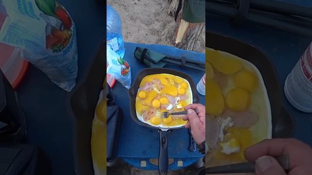 яичница на рыбалке #shorts