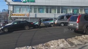 ДТП на Авангарде - посольский Мерин +2 машины.