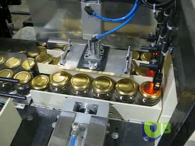 Групповая упаковка банок на термоусадочном автомате