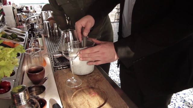Lady Gadabout Episode 2 Sushi Samba & Duck and Waffle - смотреть видео ...