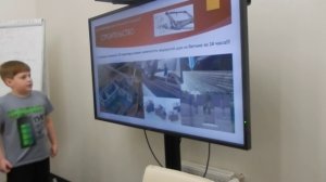 Илья в 8лет проводит презентацию для студентов Сколтеха