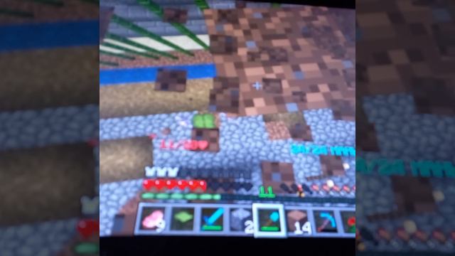 играю в маленьком и роблокс