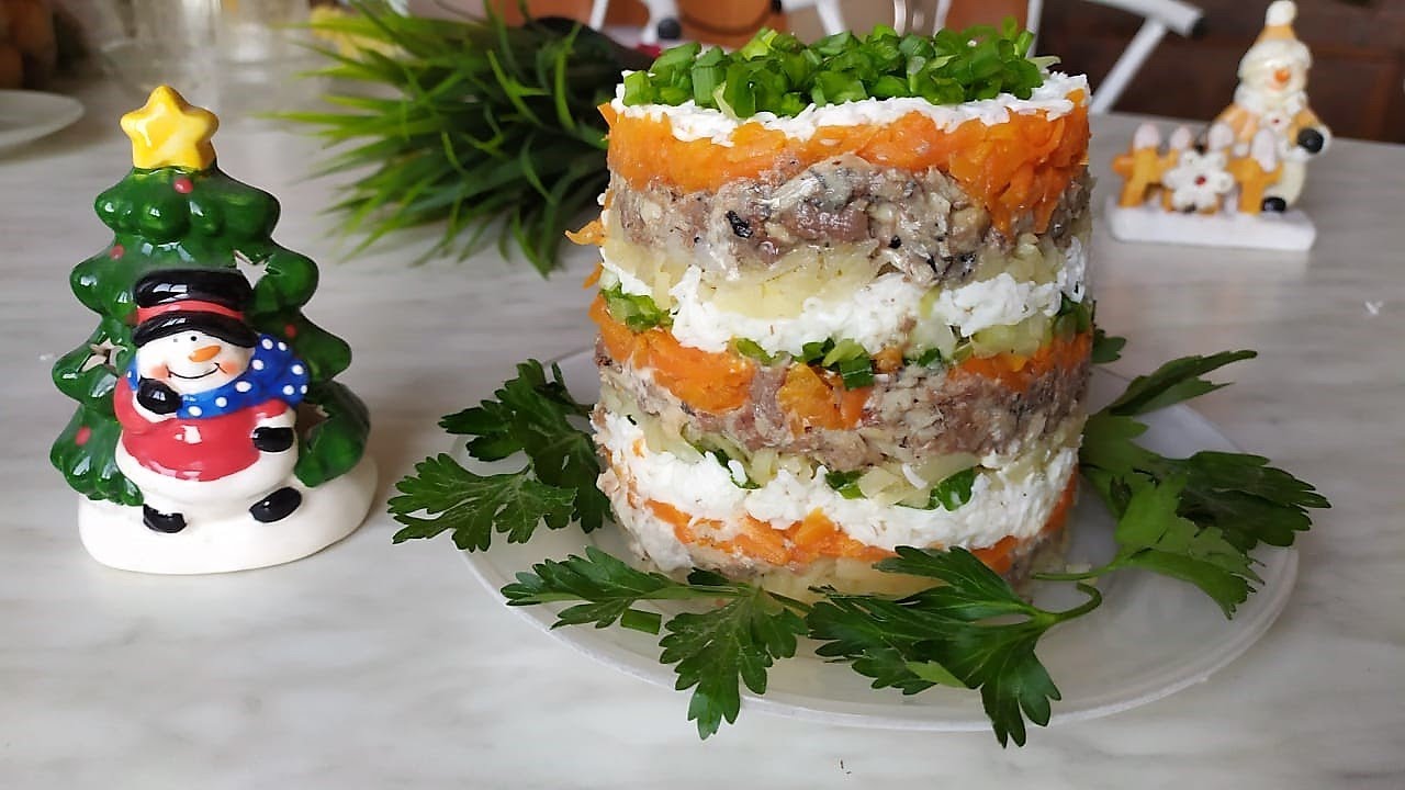 Салат-ТОРТ без кольца для салатов! Ну какова КРАСОТА!