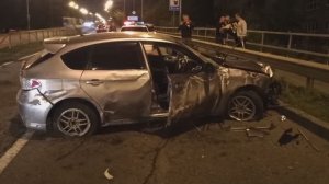 ДТП на Калинина - Импреза в леерах.