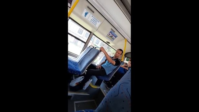Пассажиру не понравился кондиционер. Пьяный чел. в час дня, жара +41 9 Маршрут надо освятить.