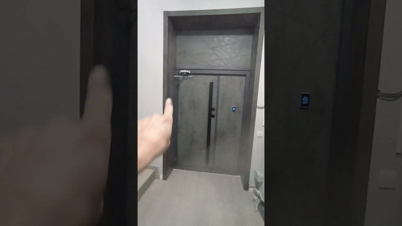Входная дверь с терморазрывом в офисное здание