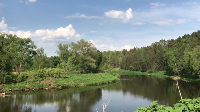 Май на реке Москва..mp4
