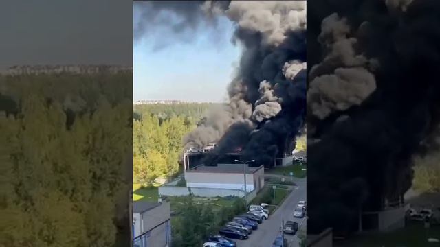 В Одинцово горит многоуровневая парковка вместе с машинами