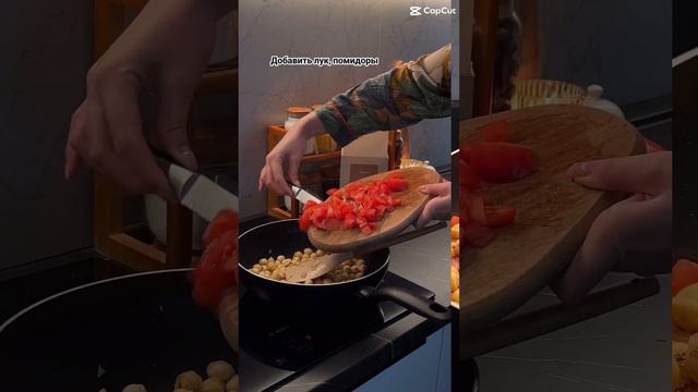 Жаренные пельмени со сливочным соусом. За 25 мин