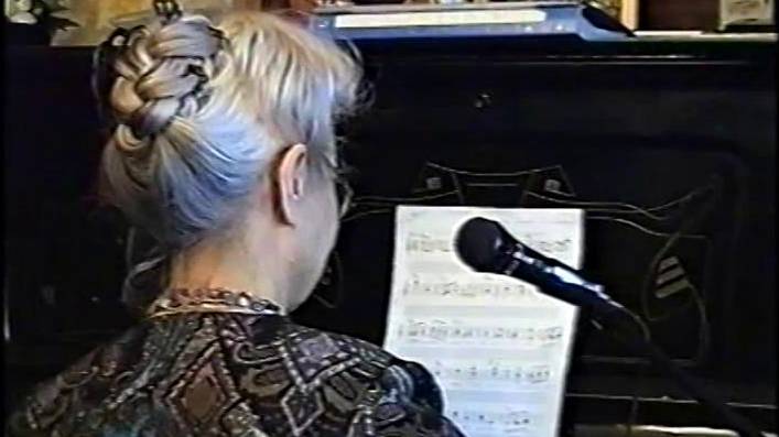 "Заключенная в танго" (запись 1999 г.) . Исполняет автор -  Савченко Лидия Михайловна.