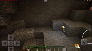 выживаю в Minecraft старой версии Достроил дом и сходил в шахту добыл дофига железа!!!