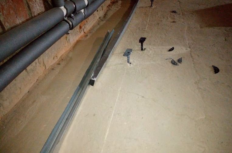 Установка съемных маяков из направляющего профиля на монт ажные грибки