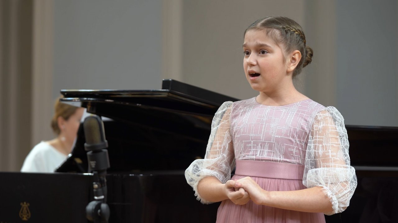 "Золотые ворота" (муз. и сл. А. Петряшевой)