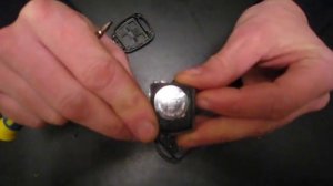How to change the batteries in the key Toyota Avensis 2003-2008 years