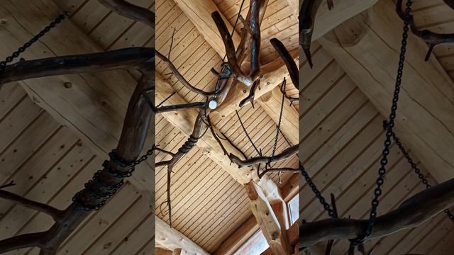 Каминный зал в рубленном доме.