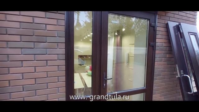 Ламинированная дверь для детского клуба