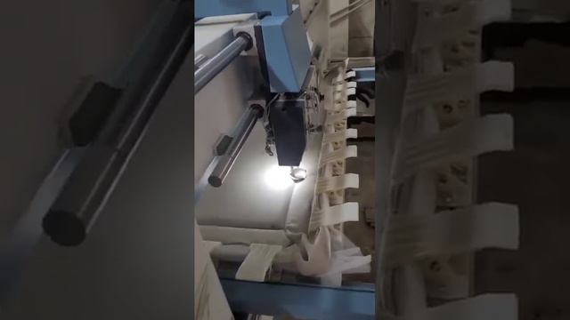Монтаж стегальной машины Velles 2224 на мебельном производстве.