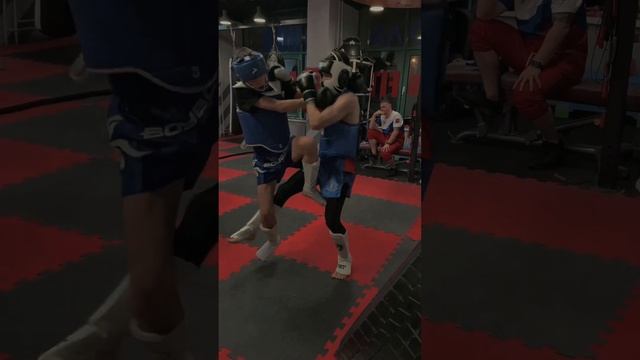 Тренировка по тайскому боксу