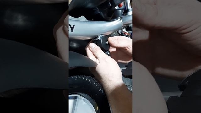TT Luxury Шаг 4. Установка подножки для ног и сиденья.mp4