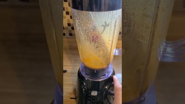 Anna banana vs. A Blender