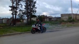 Пускаем дымок на yamaha р6.