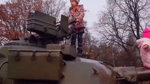 Большая пушка/Девочка на Танке/Ariana Productions