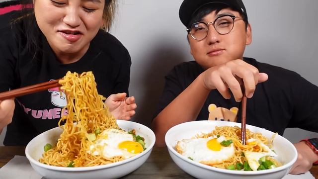 INDOMIE MI GORENG NOODLES SPEED CHALLENGE!! 🐝 vs 🐻 - смотреть видео ...