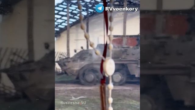 Украинский БТР "Буцефал" дымится, возвращаясь после встречи с российскими войсками
