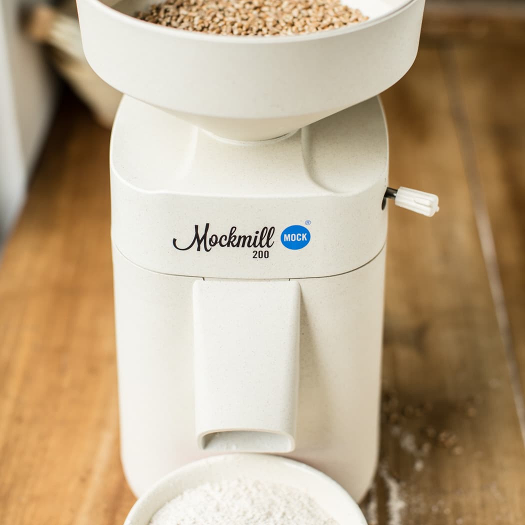Мукомолка Mockmill 200 жерновая электрическая мини мельница для помола зерна в цельнозерновую муку