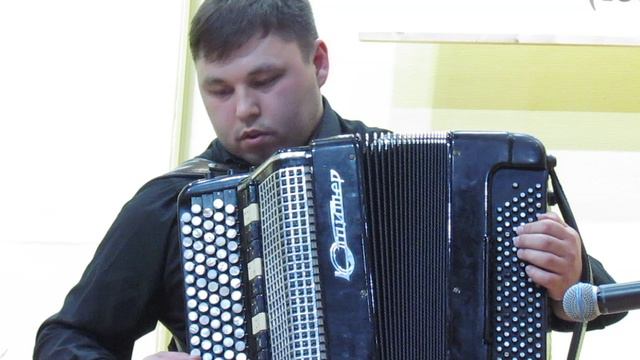звучит баян