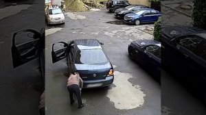 Врезался в столб и решил его забрать...