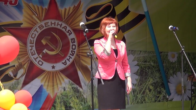 Мальчик Миша рассказывает стихотворение про 9 мая