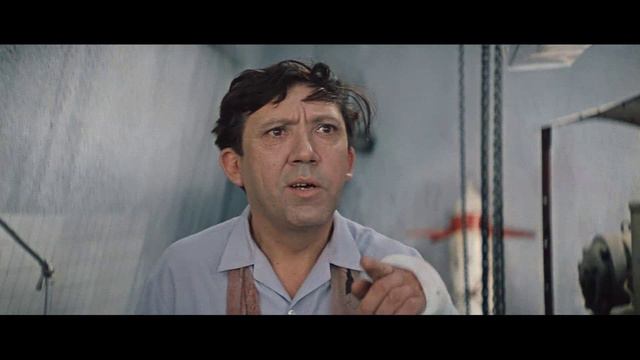 У Вас ус отклеился - Брилиантовая рука