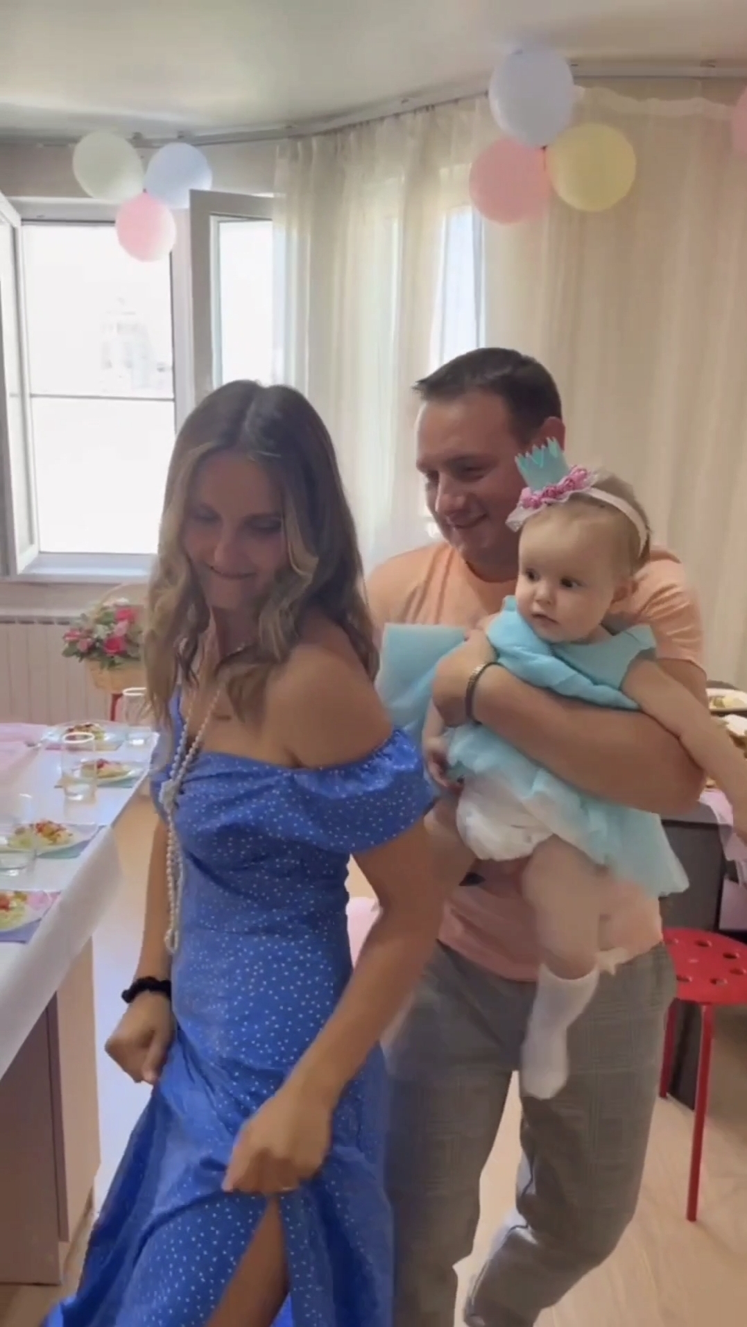 Танцуют все