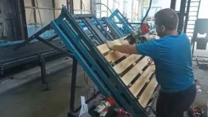 кондукторо для сборки поддонов с выгрузкой на линию автоматической обработки поддонов