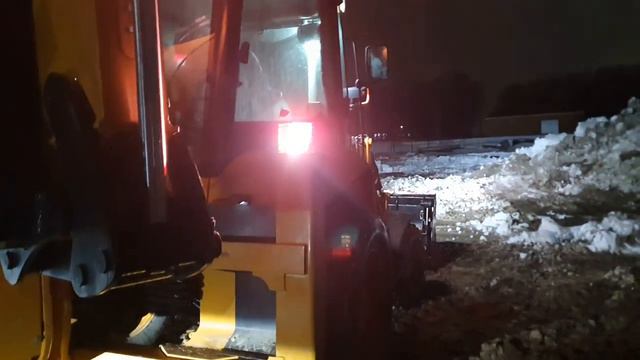 Два наших погрузчика Mecalac и Sany на уборке снега и расчистке