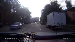 Дети бросились под колеса авто
