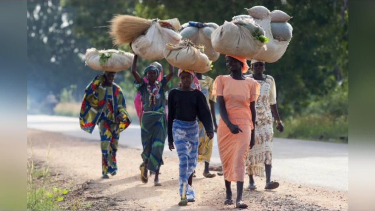 Как в Африке носят грузы