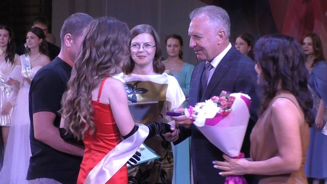 В Кузнецке прошел выпускной бал