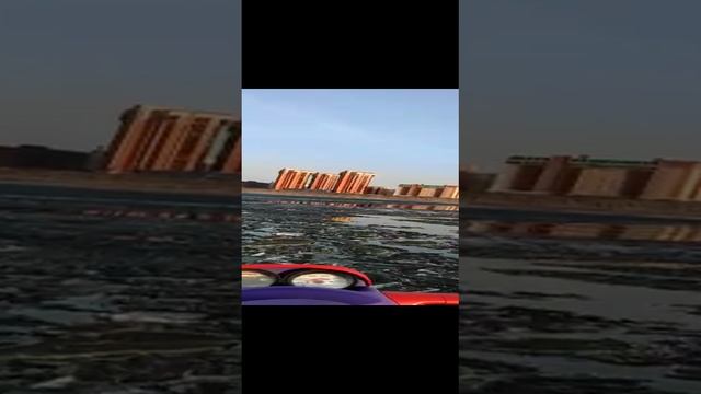 Гидроцикл по льду...