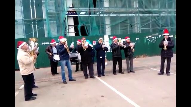Парад Дедов-Морозов - духовой оркестр