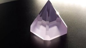 77.6 Карат гранат YAG пирамида - Reiki Pyramid