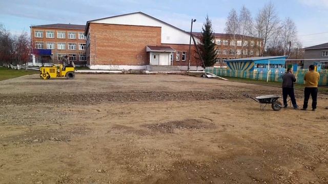 Казачинское. Плоскостное спортивное сооружение.
4. Трамбовка виброкатком 3.5т. перед асфальтом.