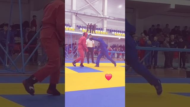 в голову тресь