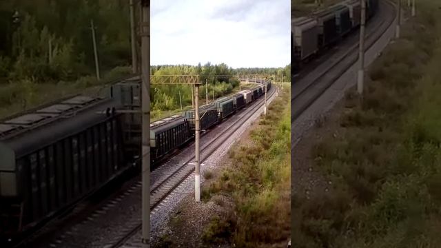 поезд №376 Москва-Воркута и товарный поезд с путепровода СВОД  16.08.2020г