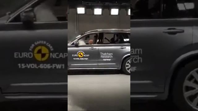 2023 Volvo XC 90 / Crash Test