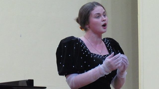 "обойму я молодого парня удалого". русская народная песня.  поет мария сиволапова
