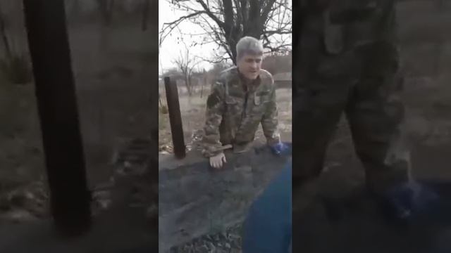 Что вы творите? здесь дети маленькие!