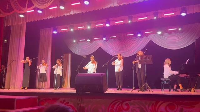 Ансамбль скрипачей руководитель Избышева Анна Александровна - "Менуэт"