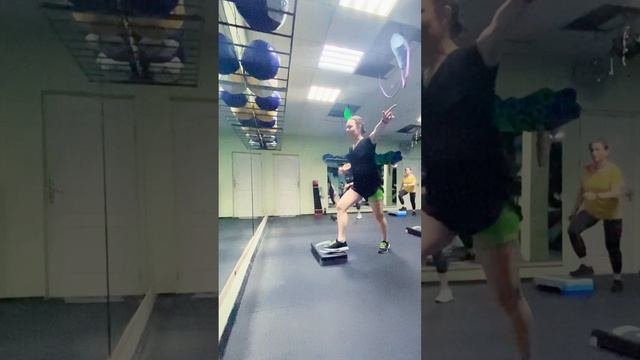 Связка для степ-аэробики, отличная идея для тренировки!